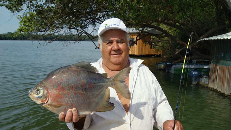 Pescadores aprendem a transformar peixes em derivados como o ...